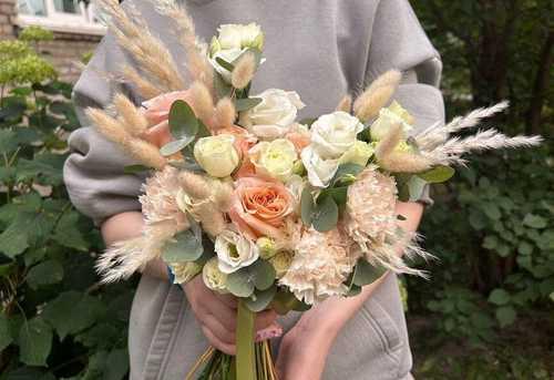 Чудесный раскидистый букет невесты с сухоцветами