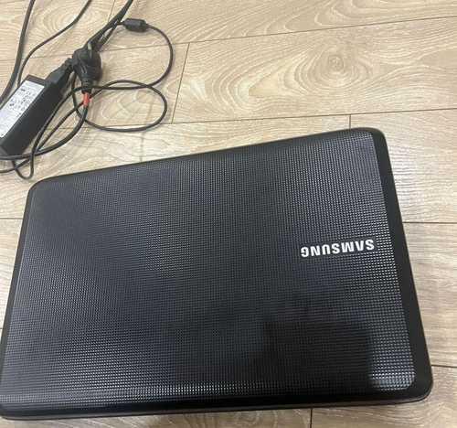 Samsung np-r530