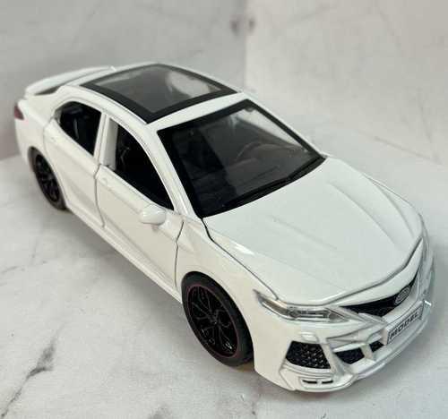 Модель машины металлическая Toyota Camry Khan 1:24