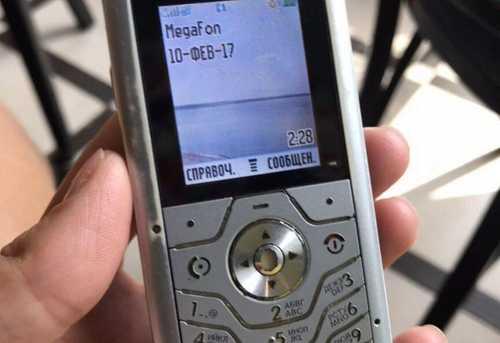 Телефон Motorola L6