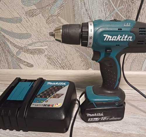 Шуруповерт Makita