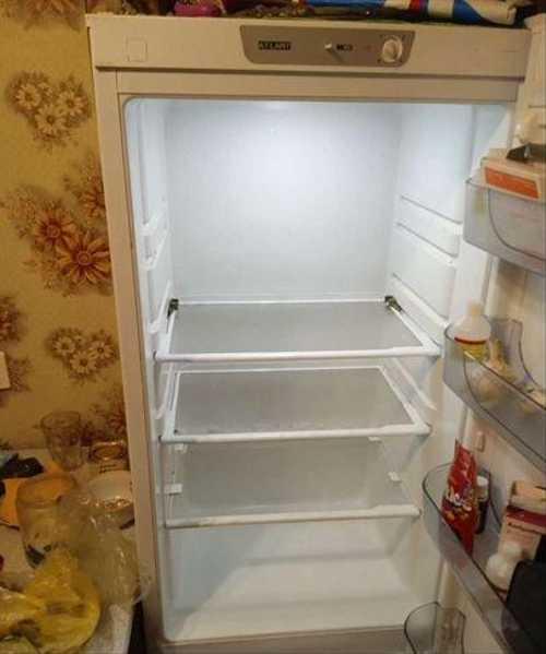 Холодильник Атлант двухкамерный, плита газовая