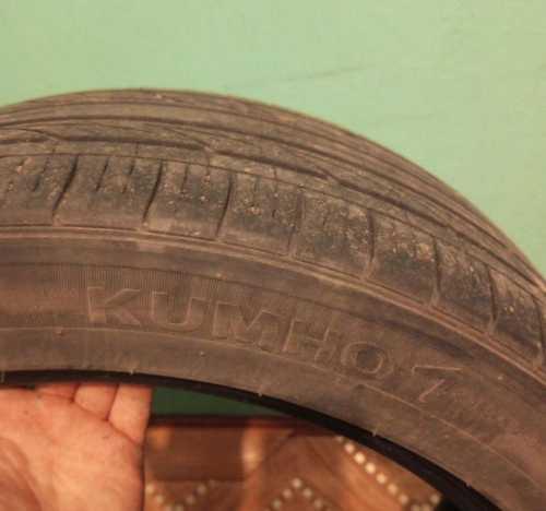 Kumho 722 235/45 R18