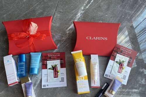 Подарочный набор Clarins в праздничной упаковке