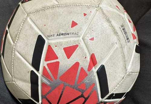 Футбольный мяч Nike AerowTrac