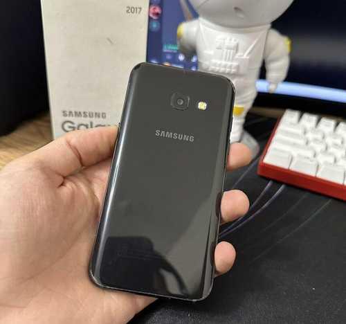 Samsung Galaxy A3 (2017) SM-A320F Single Sim, 2/16 ГБ