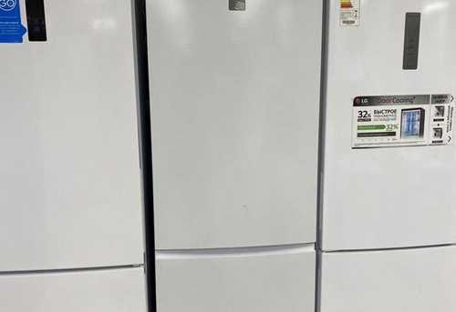 Холодильник с морозильником Haier C2F637cwrg