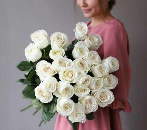 Красивый букет пионовидных роз