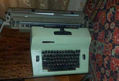 Пнчатная пишущая машинка Robotron
