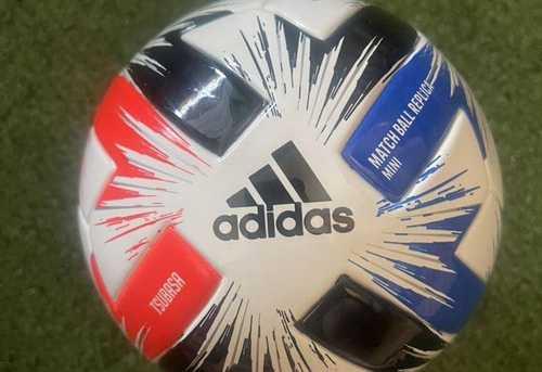 Футбольный мяч adidas размер 1