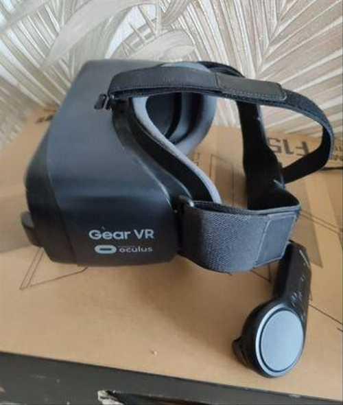 Samsung Gear VR (SM-R323) + Gear VR Controller