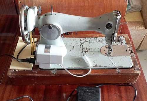 Швейная машина Подольск с электродвигателем