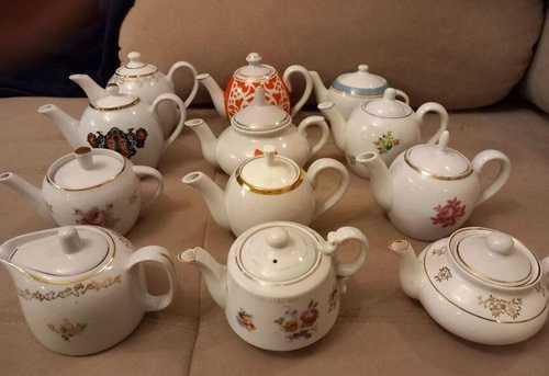 Коллекция миниатюрных чайничков из прошлого