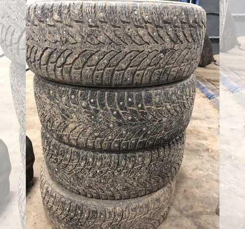 Nokian Tyres Hakkapeliitta 9 215/60 R16