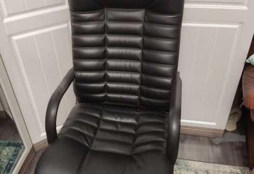 Кожаное компьютерное кресло