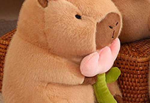 Плюшевая игрушка капибара с подарком - розой