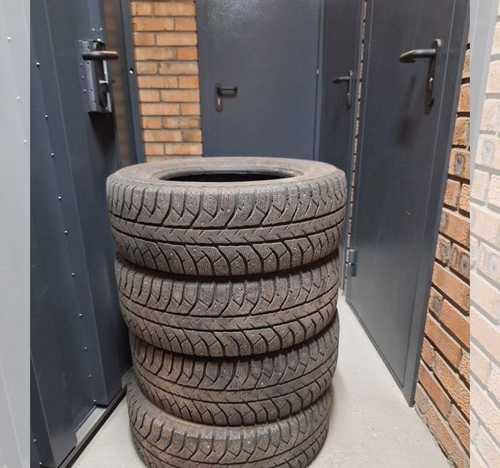 Bridgestone Ice Cruiser 7000 205/65 R15