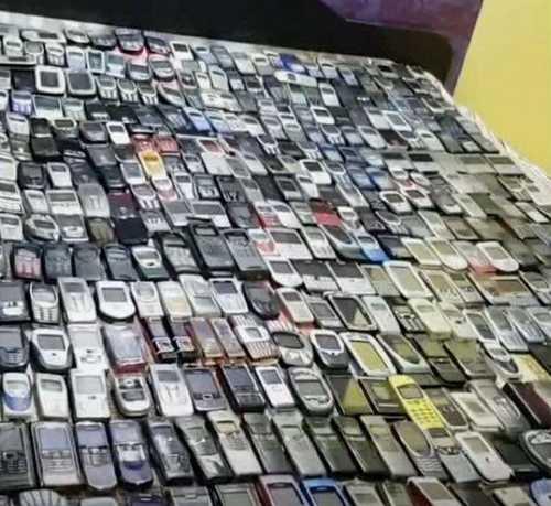 Коллекция ретро мобильных телефонов