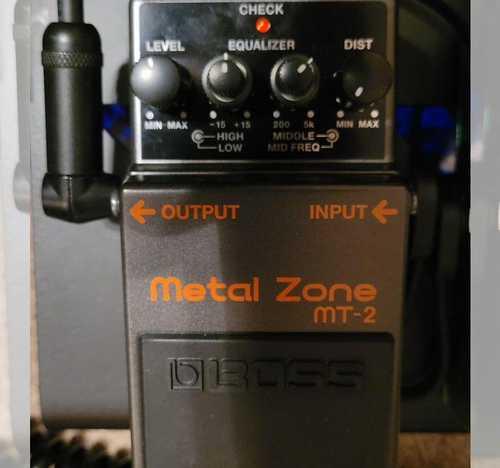 Boss metal zone MT 2