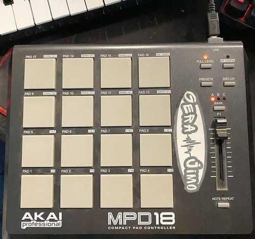 Akai MPD18 - USB/midi пэд контроллер