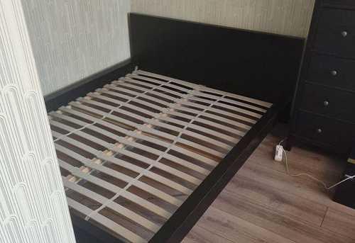 IKEA Кровать двухспальная 160 200 бу с матрасом