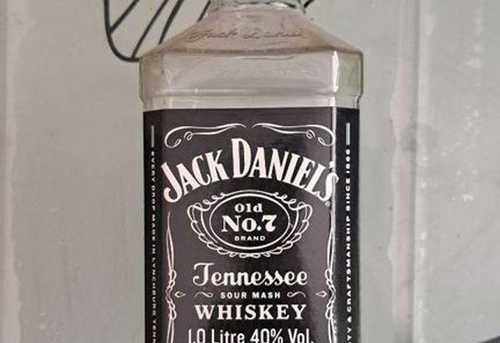 Пустая бутылка из под Jack Daniel's