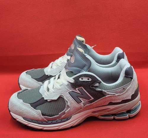 Новые кроссовки New Balance 2002 R для активных