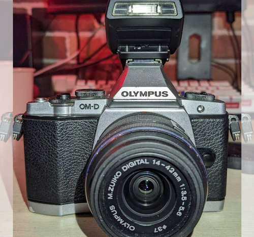 Фотоаппарат Olympus om-d em 5 с 14-42 объективом