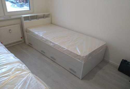 Кровать с матрасом 900х2000