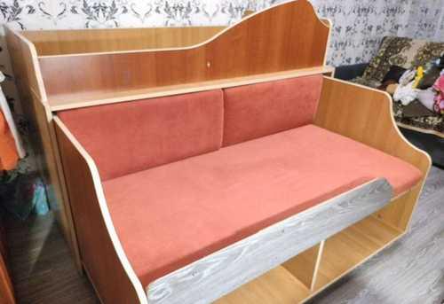Кровать чердак с диваном