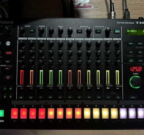 Roland TR-8s