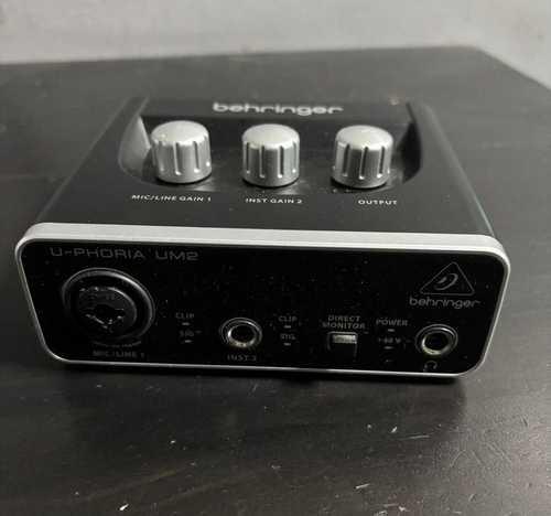 Звуковая карта behringer um2