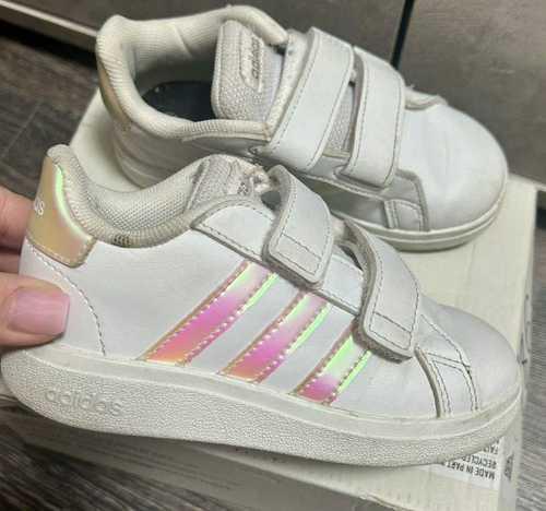 Кроссовки adidas для девочки