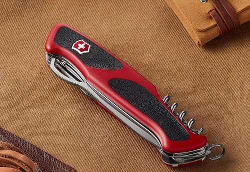 Нож Victorinox RaingerGrip