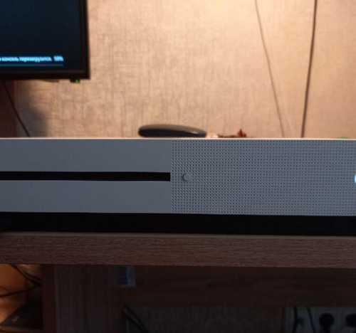 Xbox one s 1tb в отличном состоянии