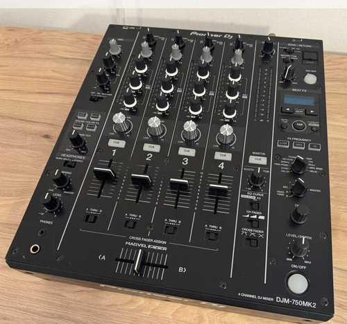 Pioneer DJM-750mk2