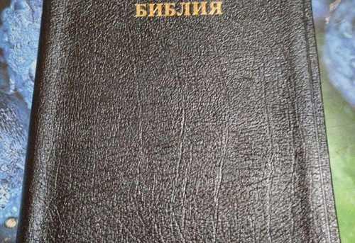 Книга Библия в кожаном переплете