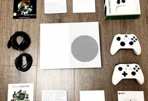 Xbox ONE S + 2 геймпада + куча купленных игр