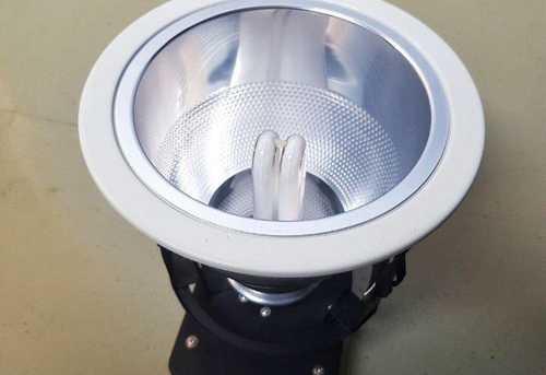 Светильник с энергосберегающей лампой в комплекте