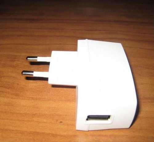 Сетевой адаптер универсальный с USB-входом