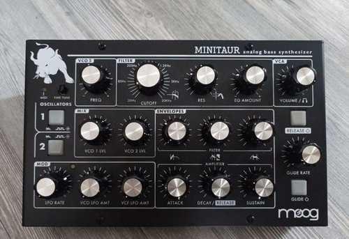 Аналоговый бас синтезатор Moog Minitaur