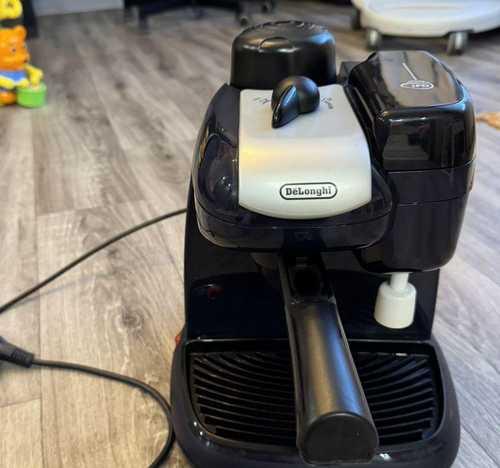 Кофеварка delonghi