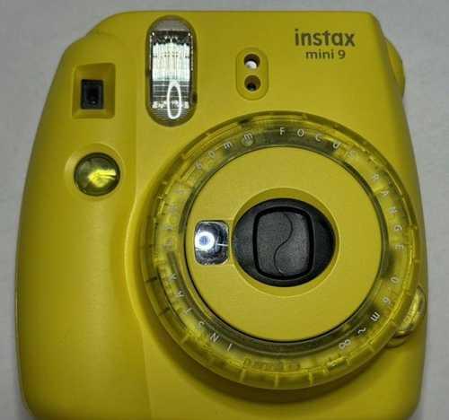 Пленочный фотоаппарат instax