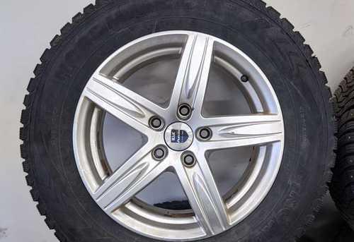 Nokian Nordman 4 215/65 R16