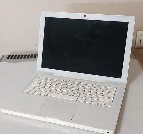 Apple MacBook A1161 (2007) разбит экран