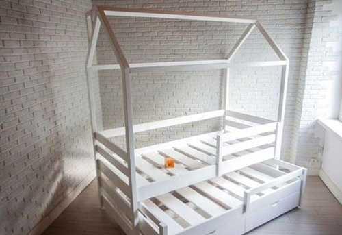 Выдвижная детская кровать в форме домика из березы