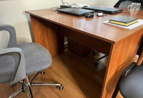 Компьютерный стол в офис