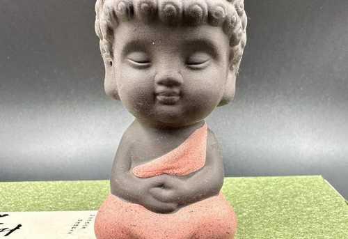 Чайная фигурка "Будда", красное одеяние, 9*4см