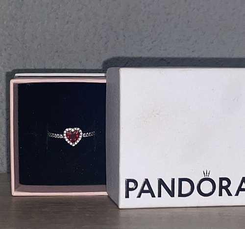 Кольцо Pandora красное сердце, серебро