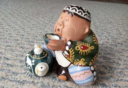 Фигурка из глины Узбек пьёт чай